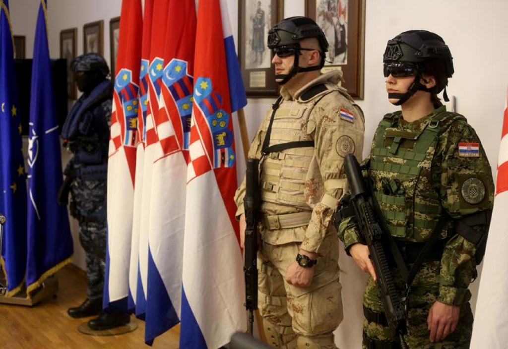 Rama-Prozor.Info • Hrvatski vojnik u potpunosti je opremljen hrvatskim ...