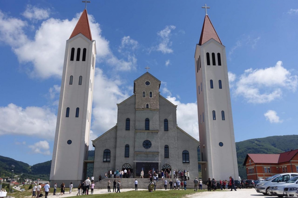 Rama-Prozor.Info • Kupres: Svečano proslavljen Obiteljski dan u Bosni i ...